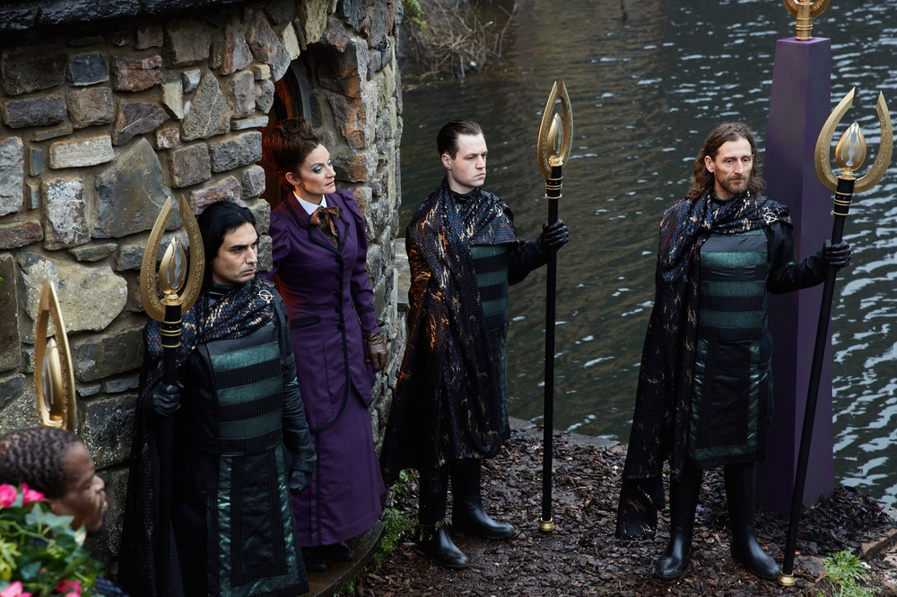 Doctor Who 10×06 “Extremis” Synopsis, Promotional Photos & Preview | TV ...